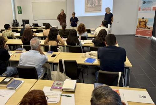 Reflexión crítica sobre el paraíso y el presente, en el encuentro Voces del Extremo en la UNIA ...